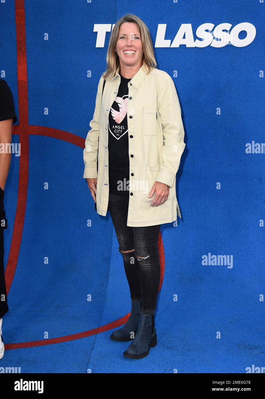 Amanda Cromwell arrives at the premiere of the second season of "Ted ...