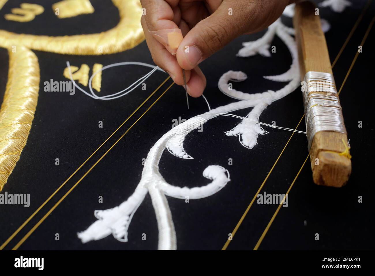 A Saudi man embroiders Islamic calligraphy using either pure silver ...