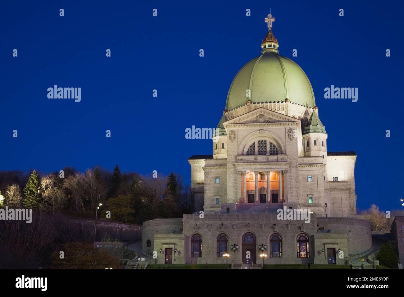 Saint josephs oratory night montreal hi-res stock photography and ...