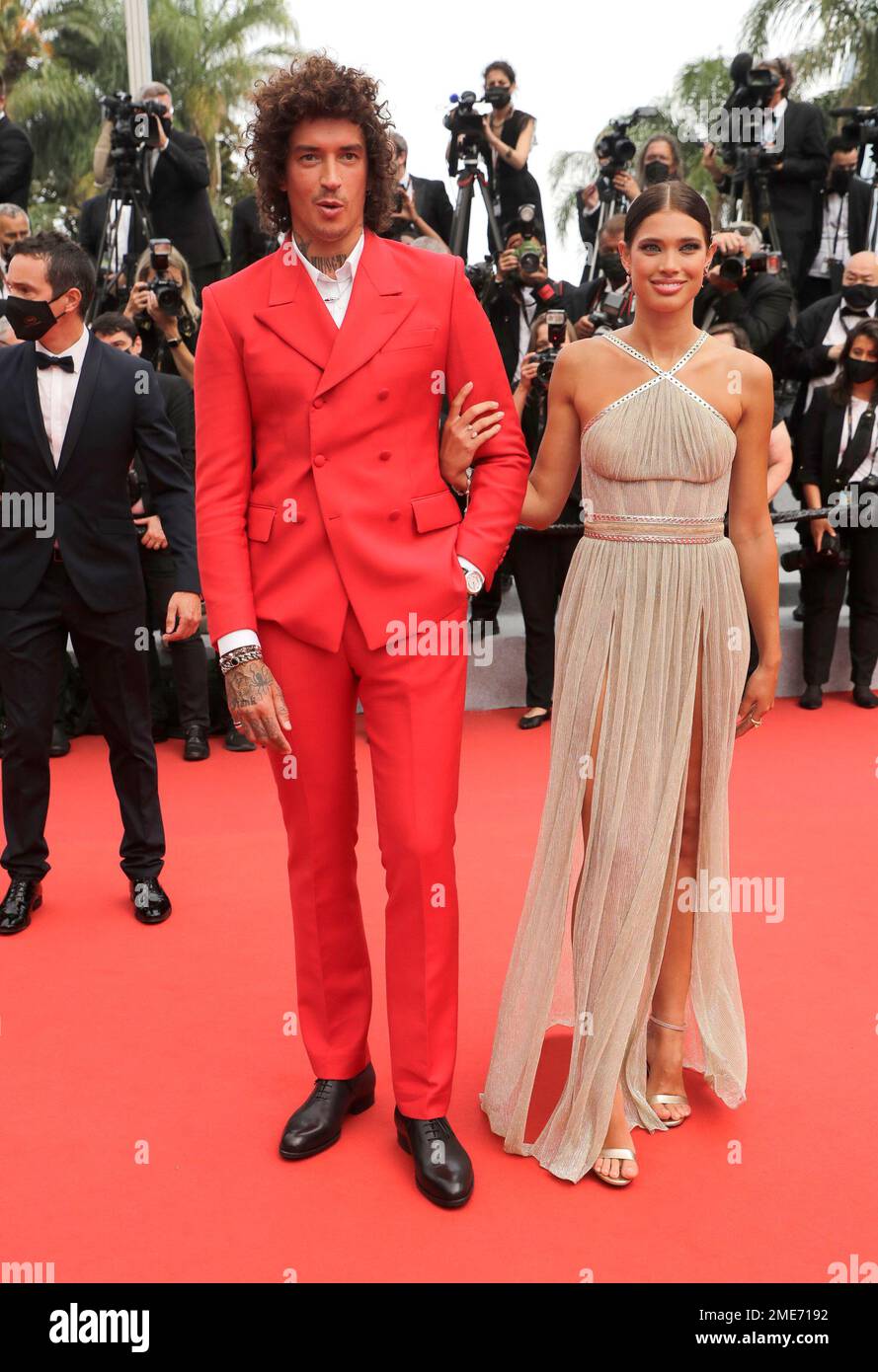 Julian Perretta, left, and Kambree Dalton pose for photographers upon ...