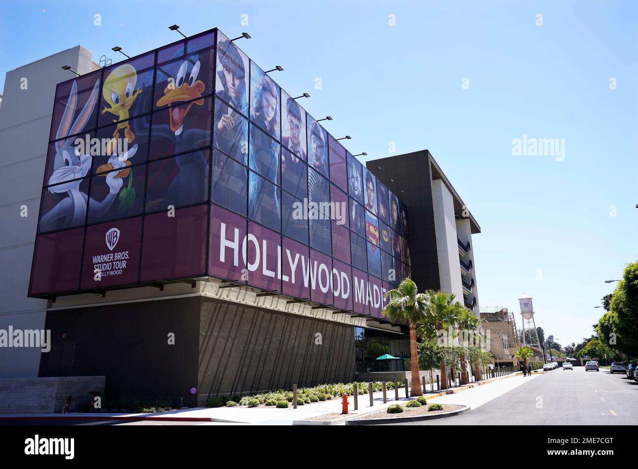 The exterior of the new Warner Bros. Studio Tour Hollywood building ...