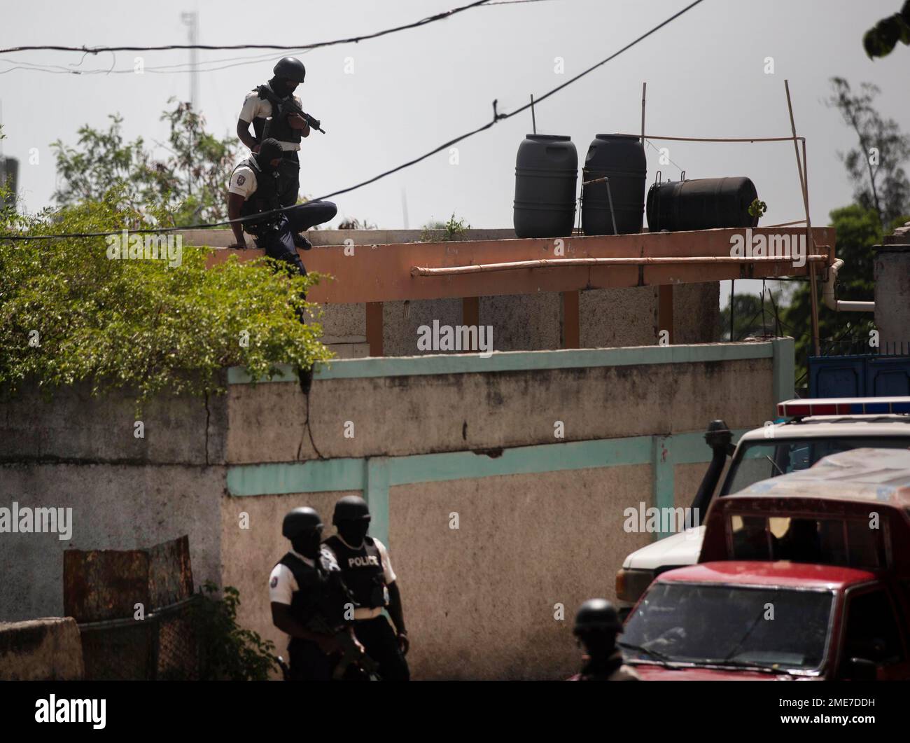 Police search the Morne Calvaire district of Petion Ville for suspects ...