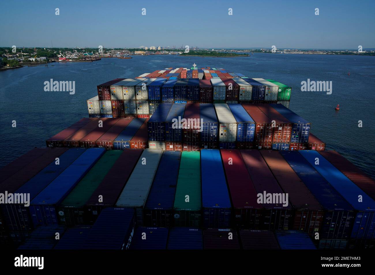 A container ship makes it way toward the Port of New York and New ...