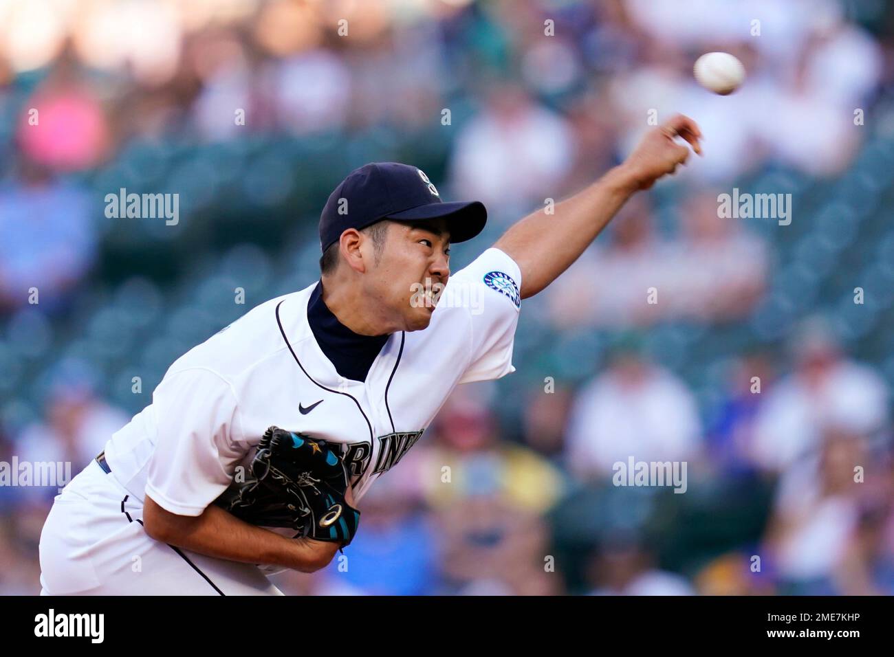 Seattle Mariners starting pitcher Yusei Kikuchi throws to a New York ...