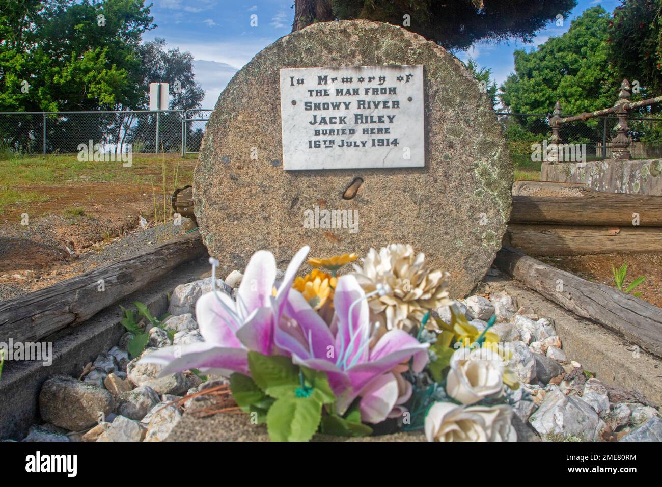 The grave of Jack Riley, the famed Man from Snowy River Stock Photo - Alamy