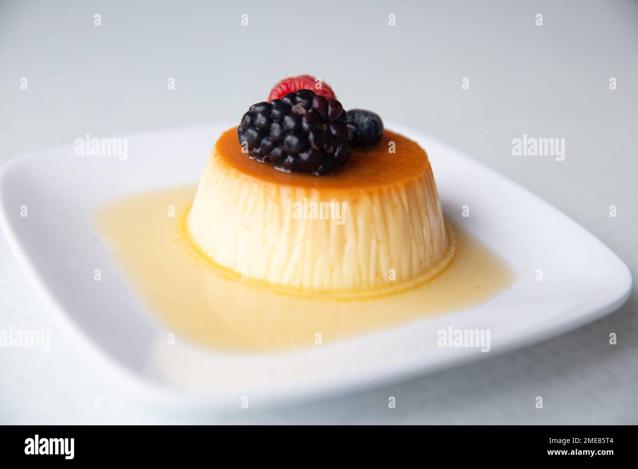 Flan leche hi-res stock photography and images - Alamy