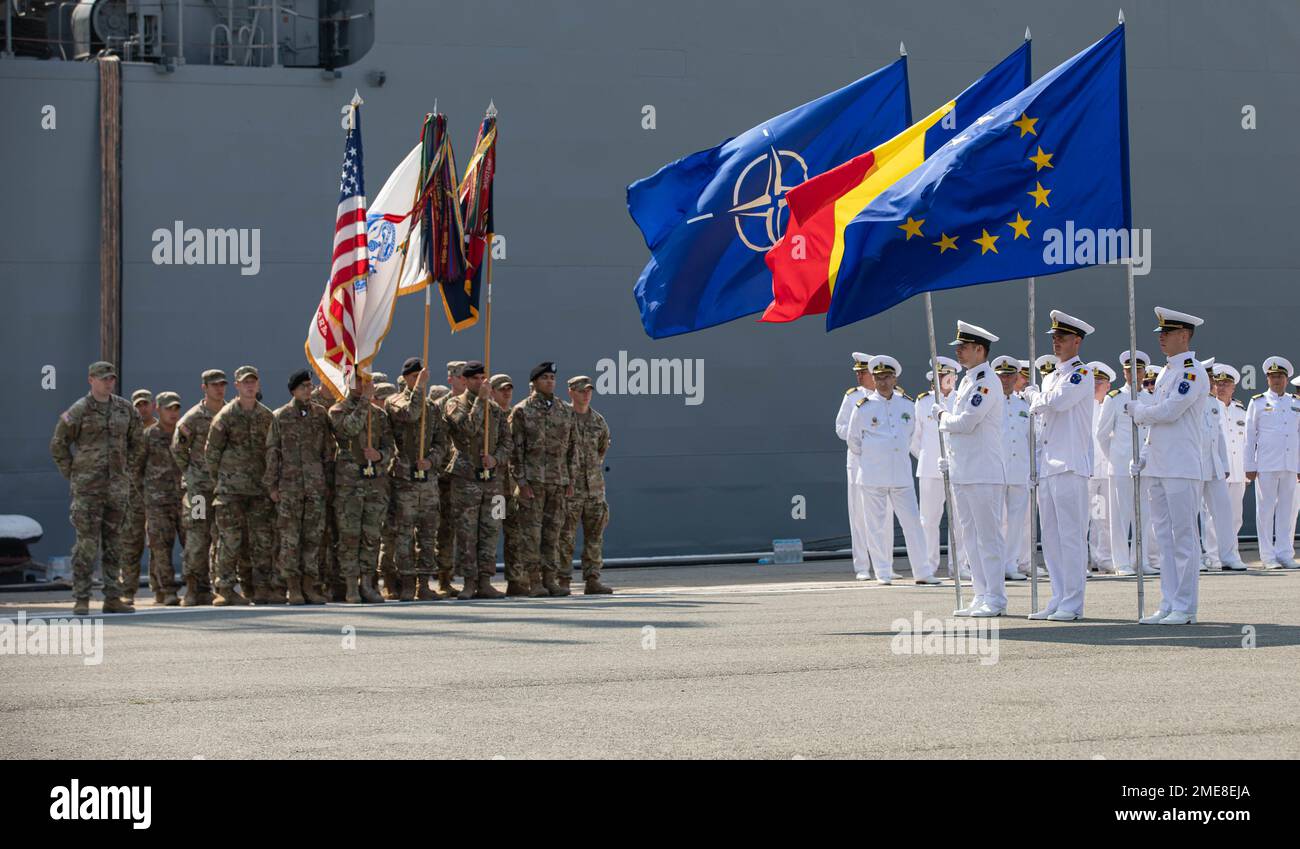 Soldiers assigned to Headquarters and Headquarters Company, 1st ...