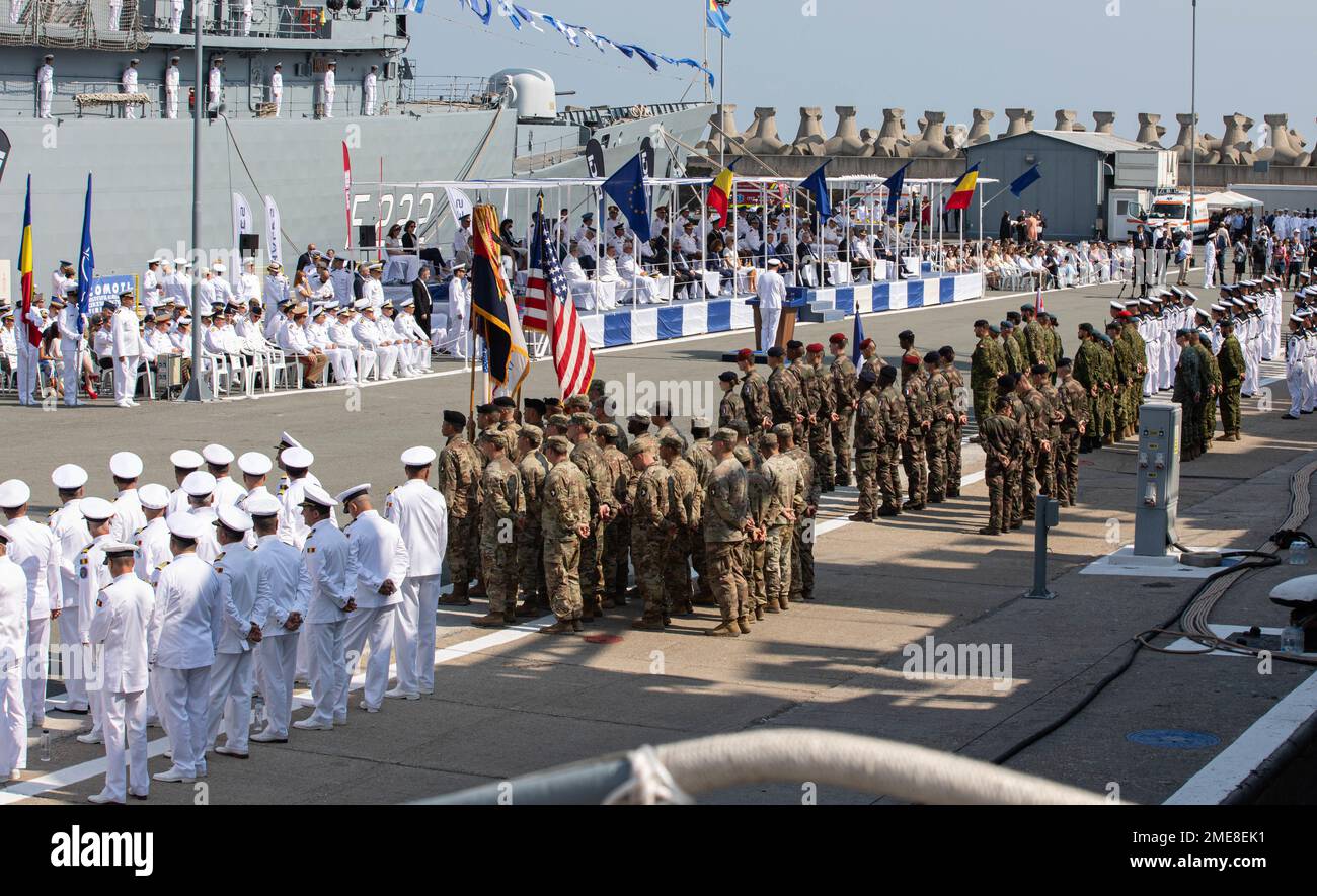 Soldiers assigned to Headquarters and Headquarters Company, 1st ...