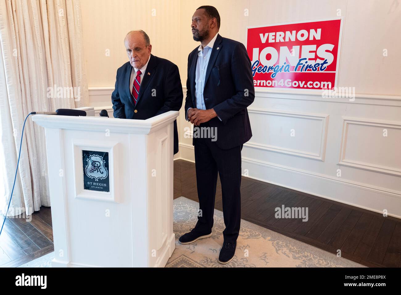 Rudy Giuliani endorses GOP candidate Vernon Jones for Governor of ...