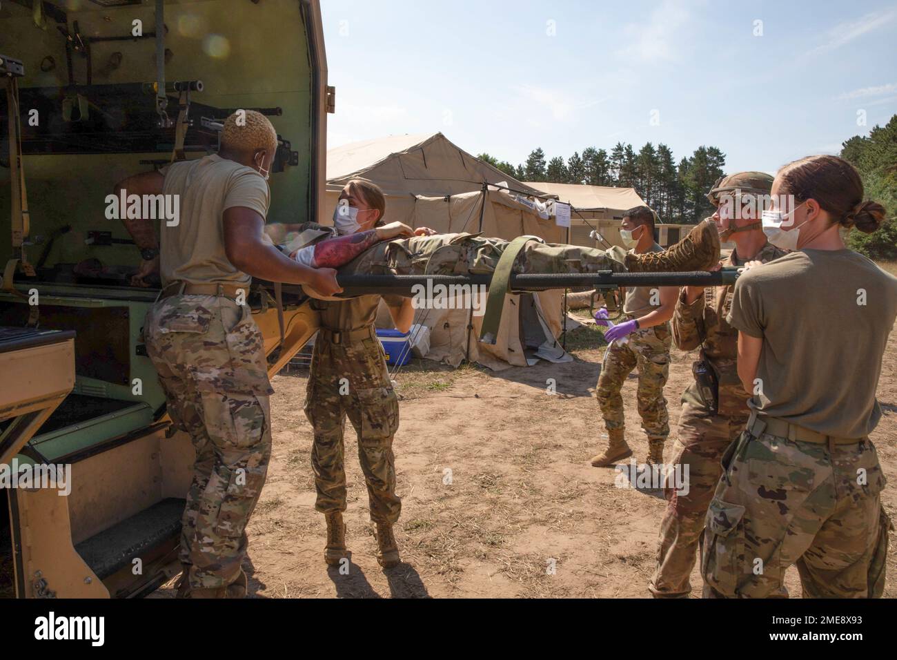 Humvee ambulance hi-res stock photography and images - Alamy