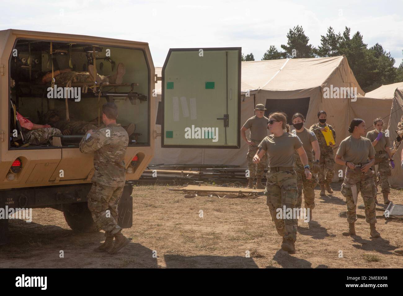 Humvee ambulance hi-res stock photography and images - Alamy