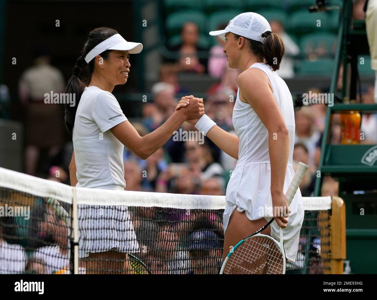 Poland's Iga Swiatek shakes hands with Taiwan's Su-Wei Hsieh, left ...