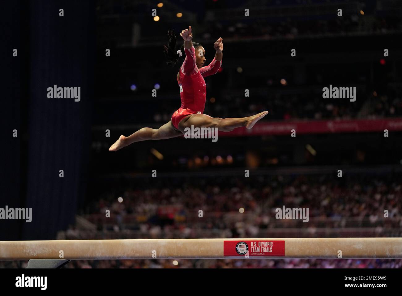 Simone Biles competes on the beam during the women's U.S. Olympic ...