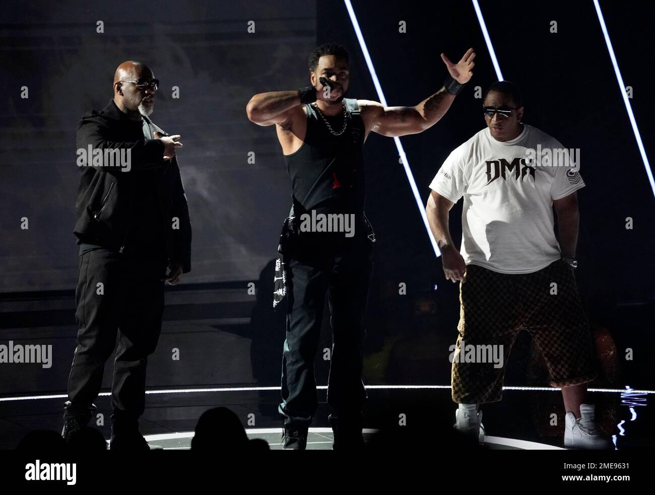 Method Man, center, performs a tribute to late rapper DMX at the BET ...