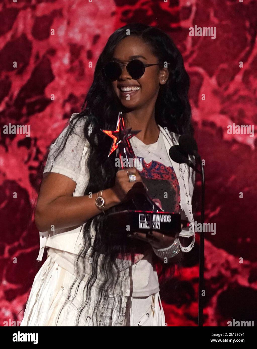 H.E.R. accepts the best female R&B pop artist award at the BET Awards ...