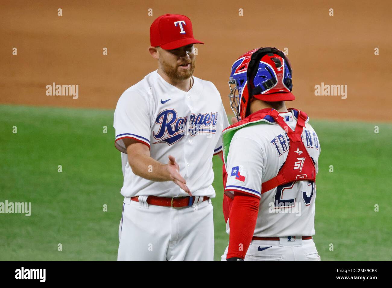 Texas Rangers relief pitcher Ian Kennedy, left, congratulates catcher ...