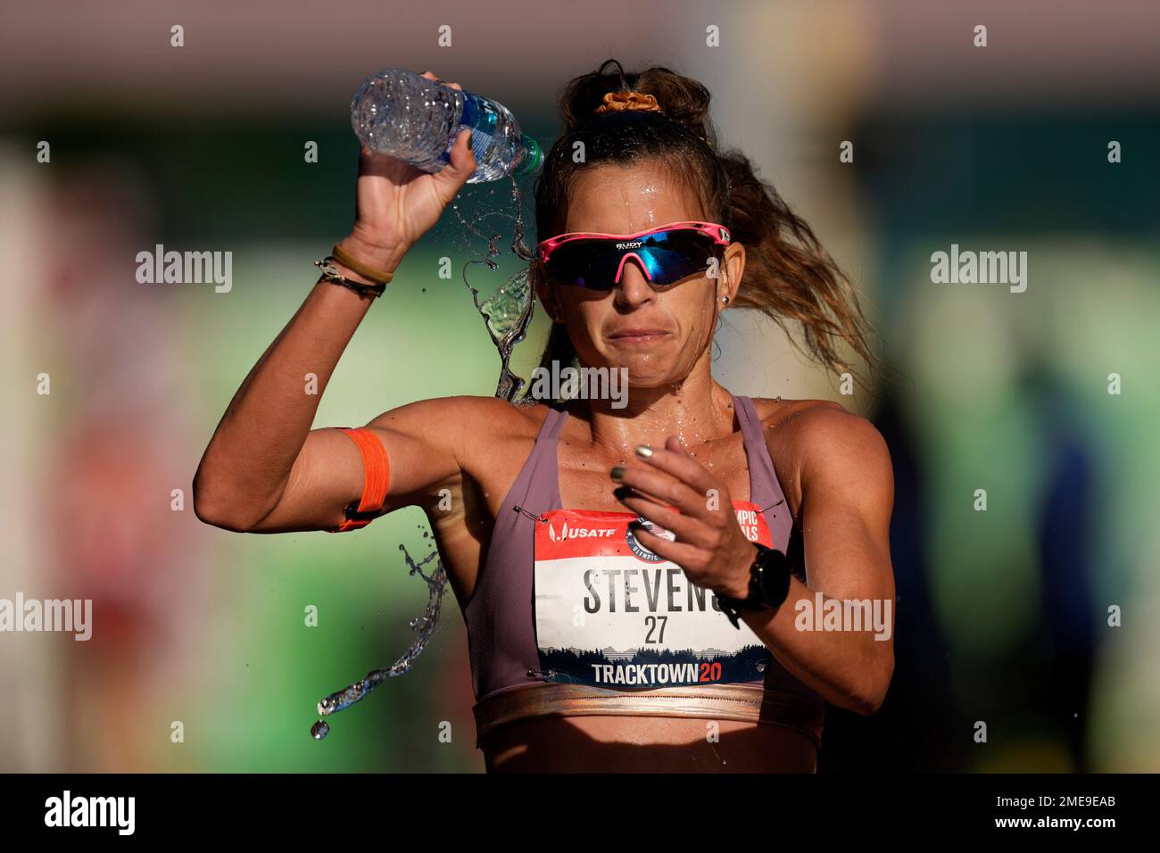 Robyn Stevens pours water over her head during the women's 20000-meter ...