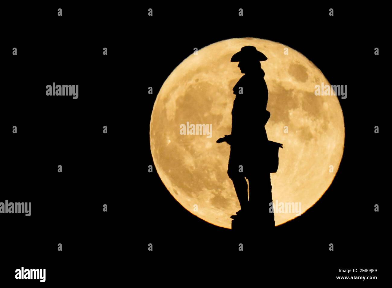 A strawberry full moon rises behind a statue of William Penn atop City ...