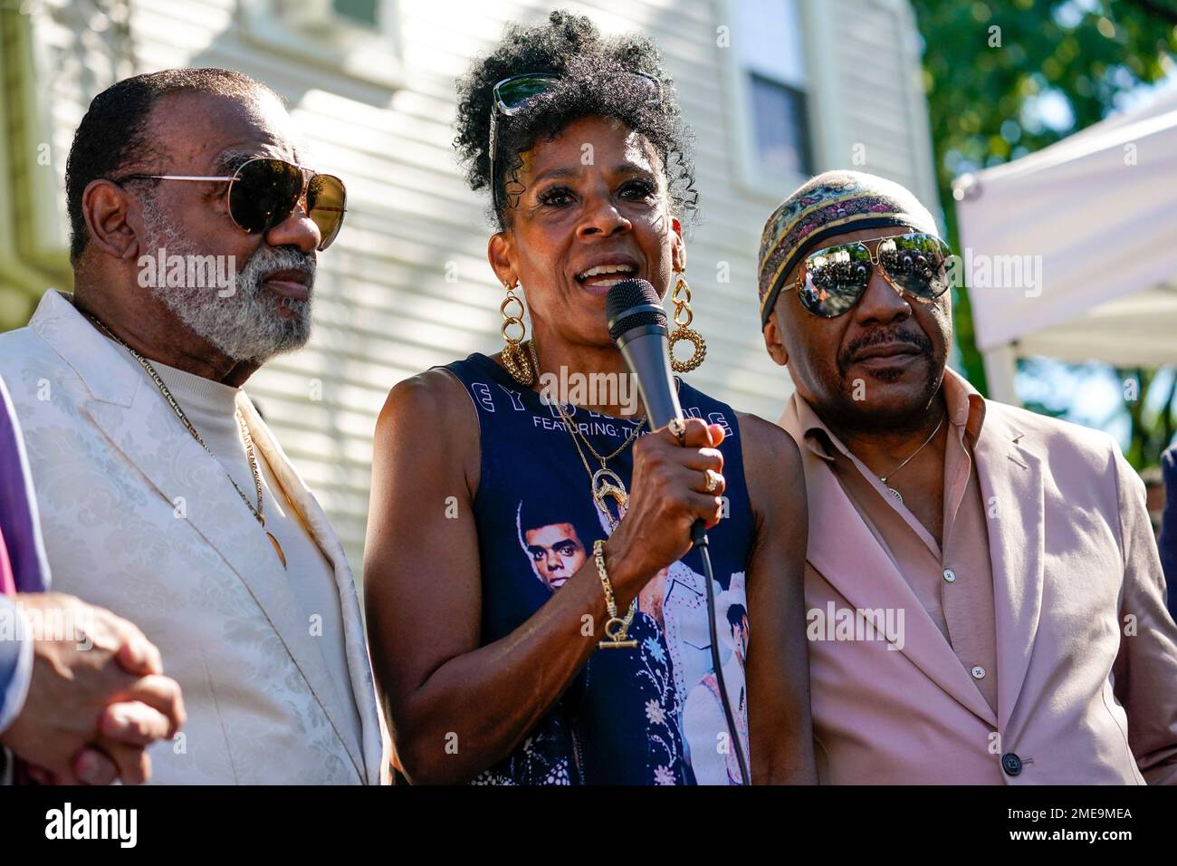 Ron Isley, left, and Ernie Isley, right are joined by Rudolph Isley's ...