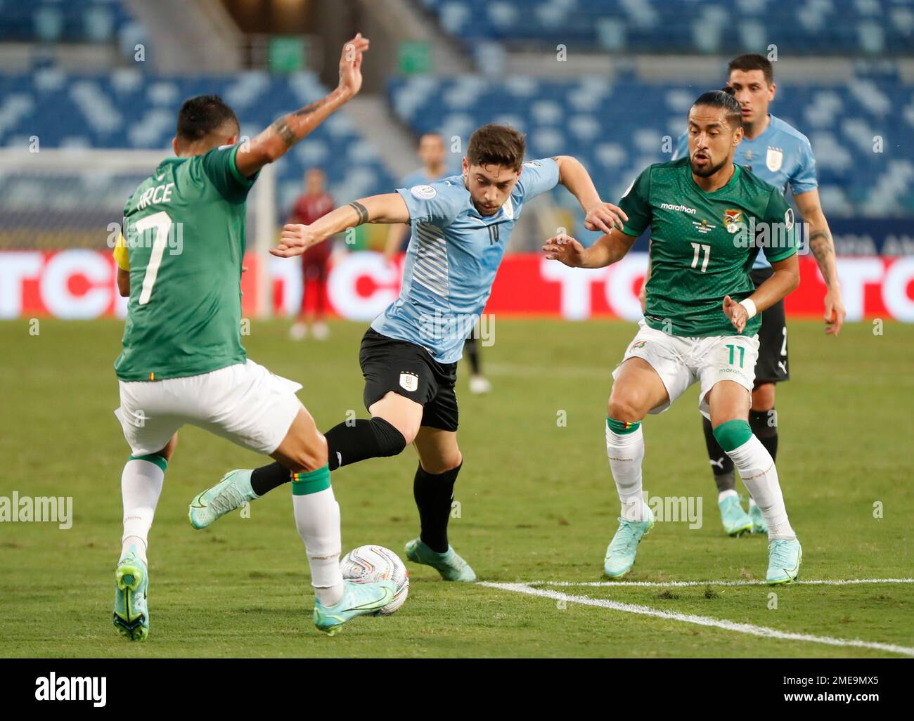 Uruguay's Giorgian de Arrascaeta, center, fights for the ball with ...