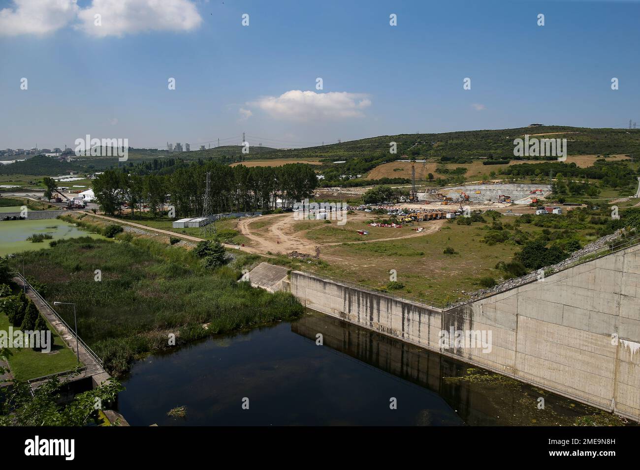 A view of the construction site for the first bridge of the Kanal ...