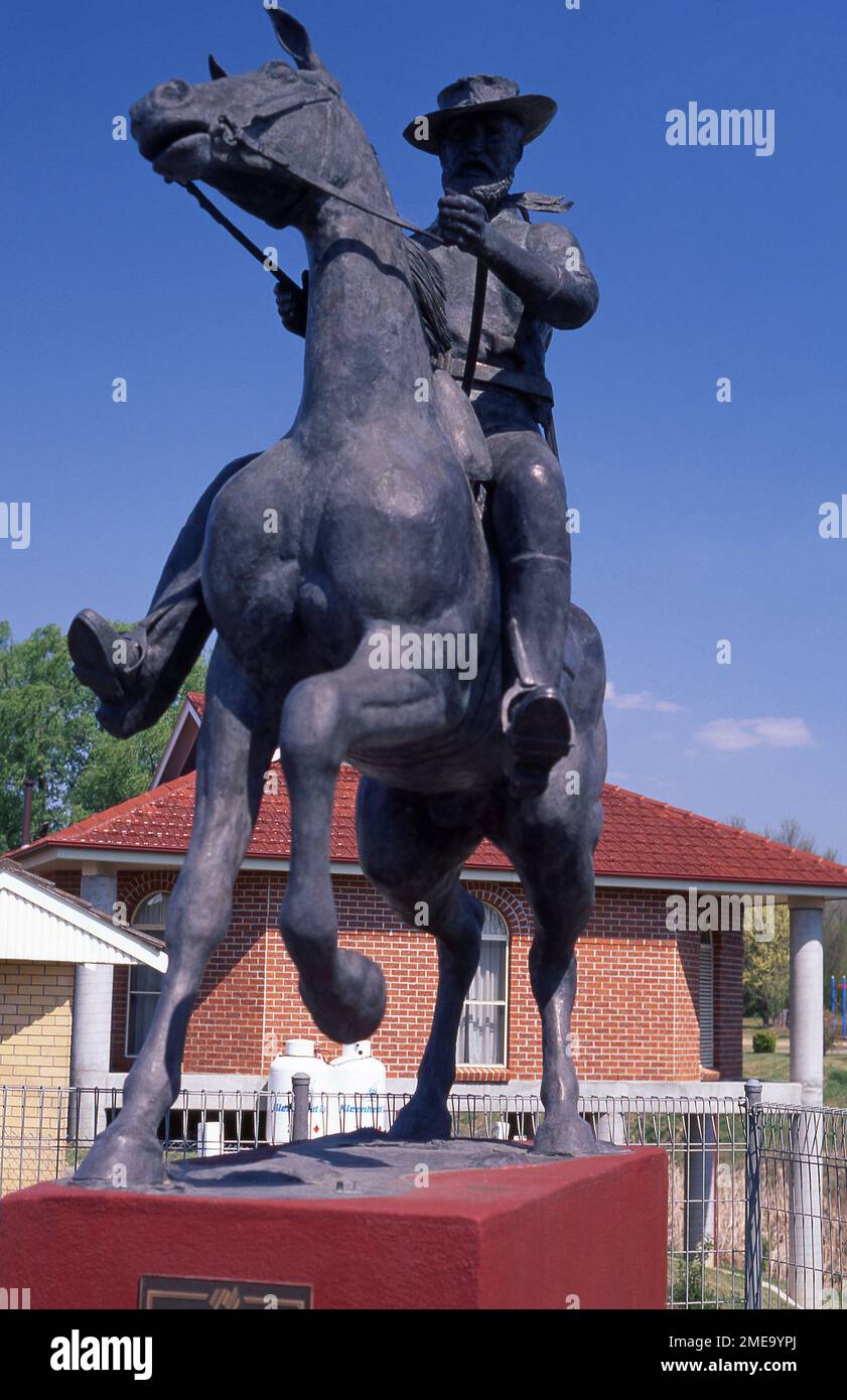 STATUE OF BUSHRANGER CAPTAIN THUNDERBOLT AT URALLA IN NEW SOUTH WALES ...
