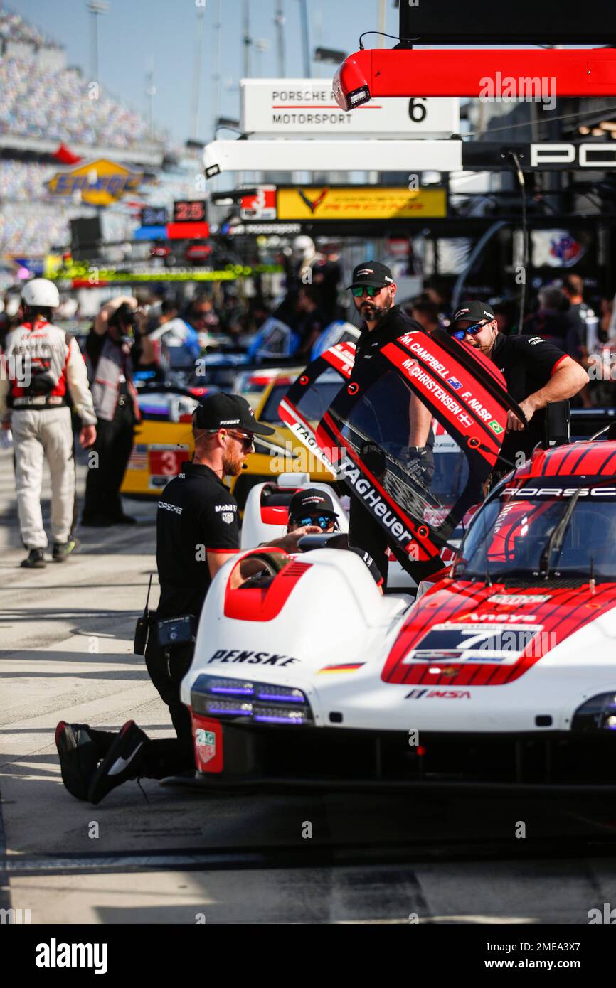 Pit 963 hi-res stock photography and images - Alamy