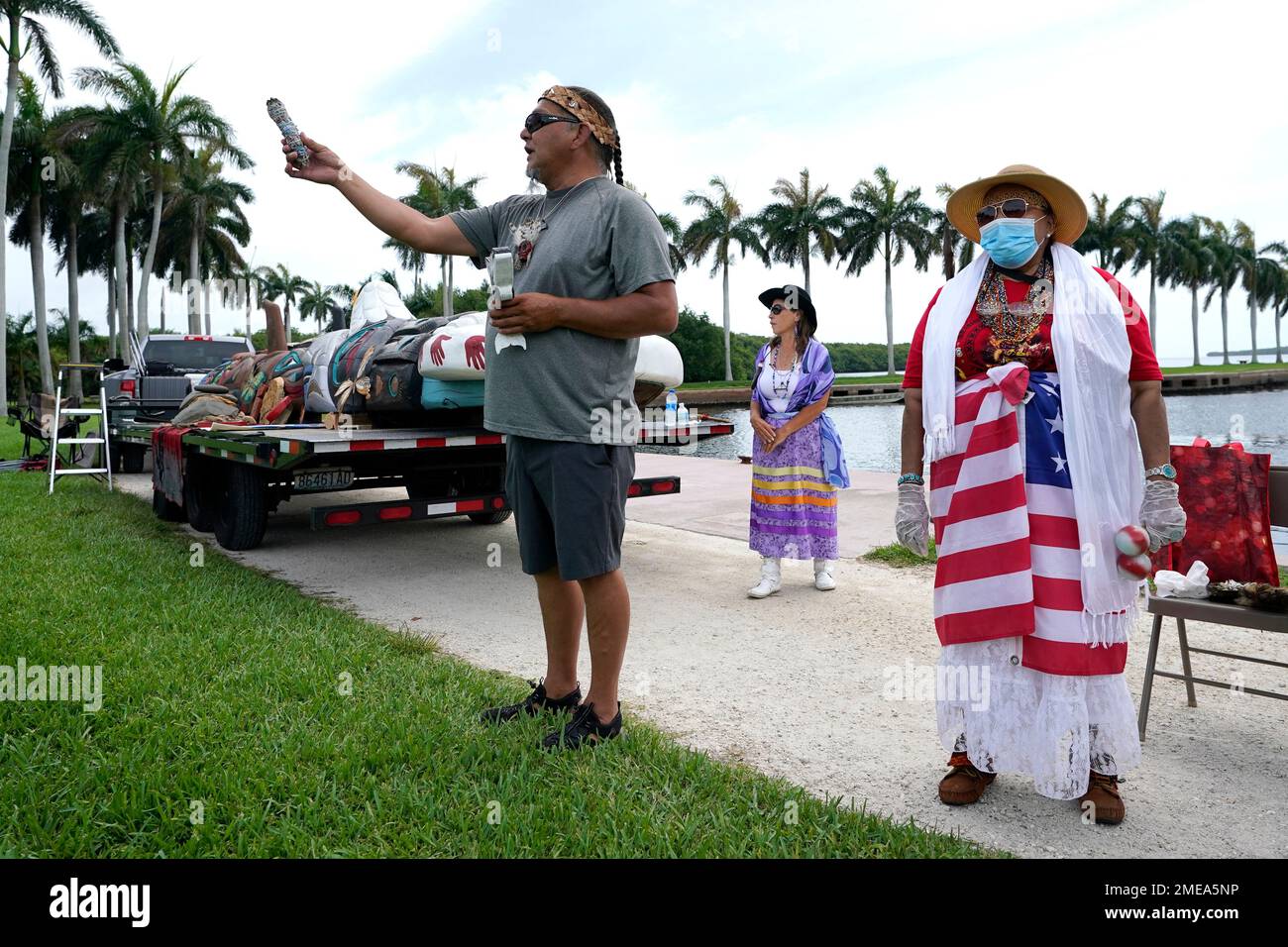 Freddie Lane, also known by his Lummi tribal name as Sul Ka Dub, left ...