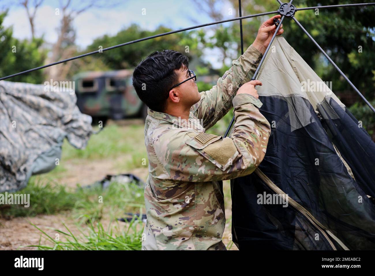 Soldiers in 524th Division Sustainment Support Battalion, 25th DSB are ...