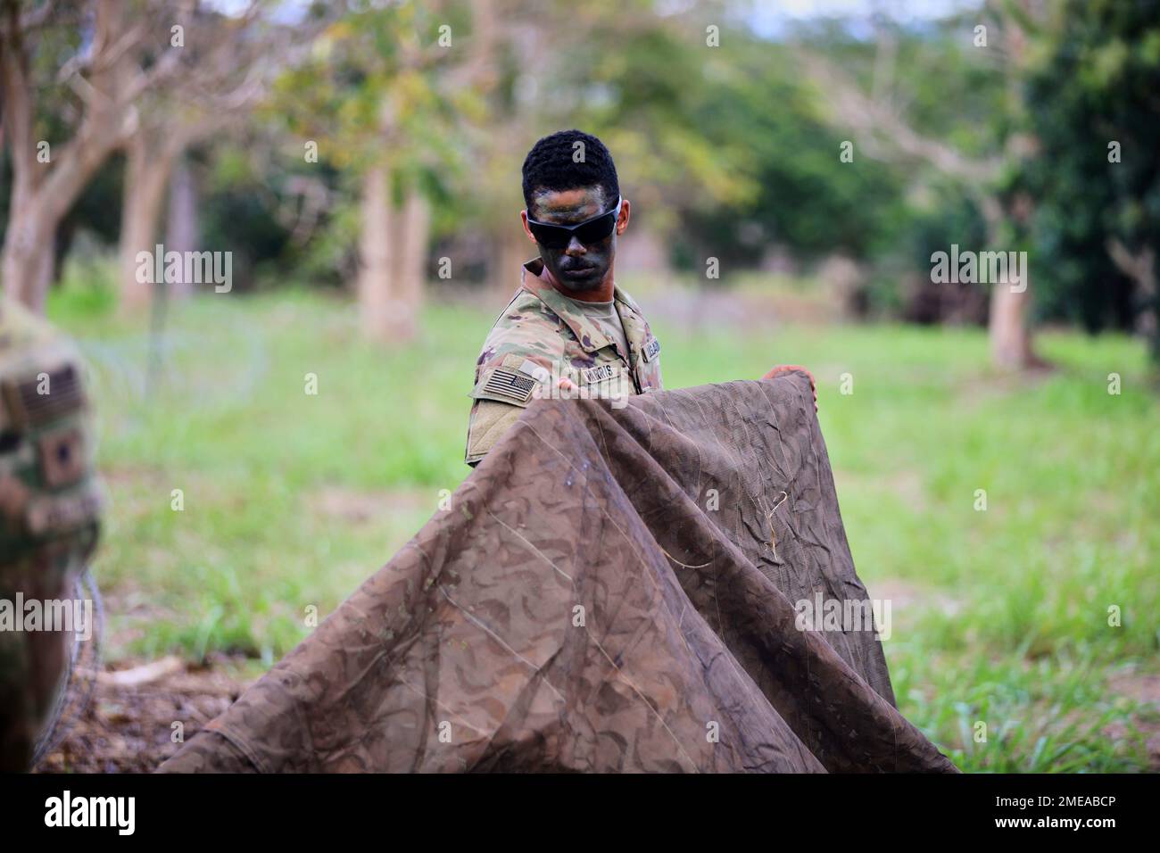 Soldiers in 524th Division Sustainment Support Battalion, 25th DSB are ...