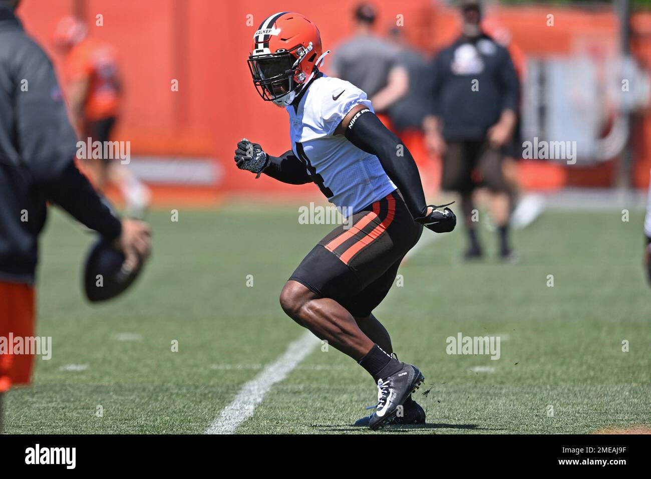 Cleveland Browns linebacker Anthony Walker Jr. (4) participates in a ...