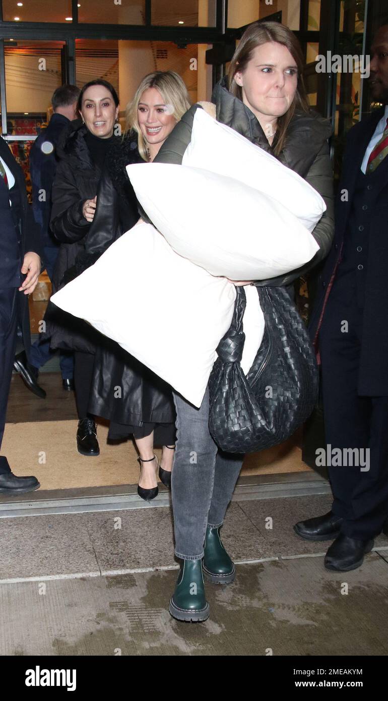 Hilary Duff visits ‘Late Night with Seth Meyers’ -PICTURED: Hilary Duff ...