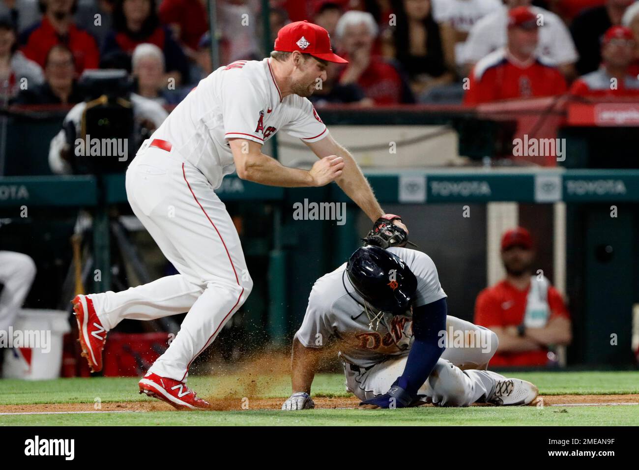 Los Angeles Angels third baseman Phil Gosselin, left, tags out Detroit ...