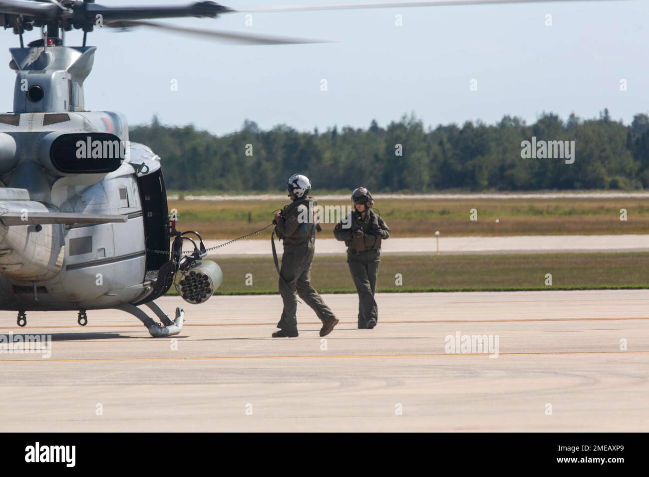 U.S. Marines with Marine Light Attack Helicopter Squadron (HMLA) 167 ...