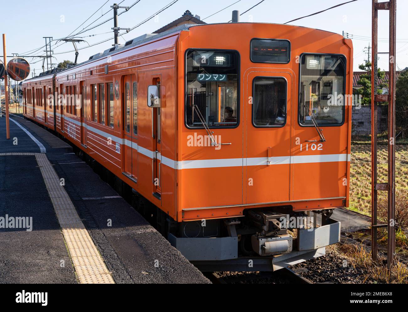 An Ichibata Electric Railway (Bataden) 1000 Series train at Kawato ...