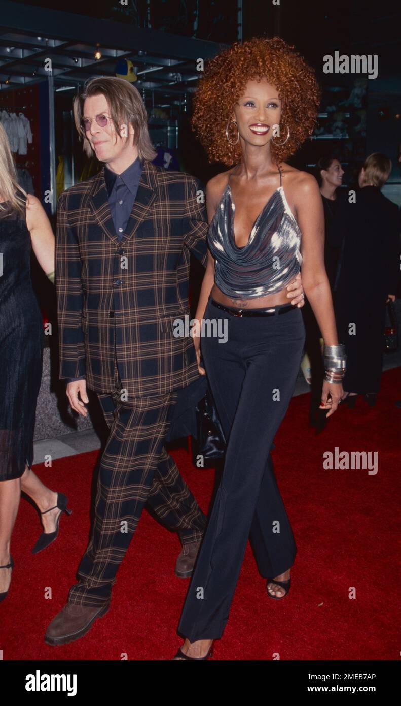 David Bowie and Iman attend the 25th Anniversary of "Saturday Night ...