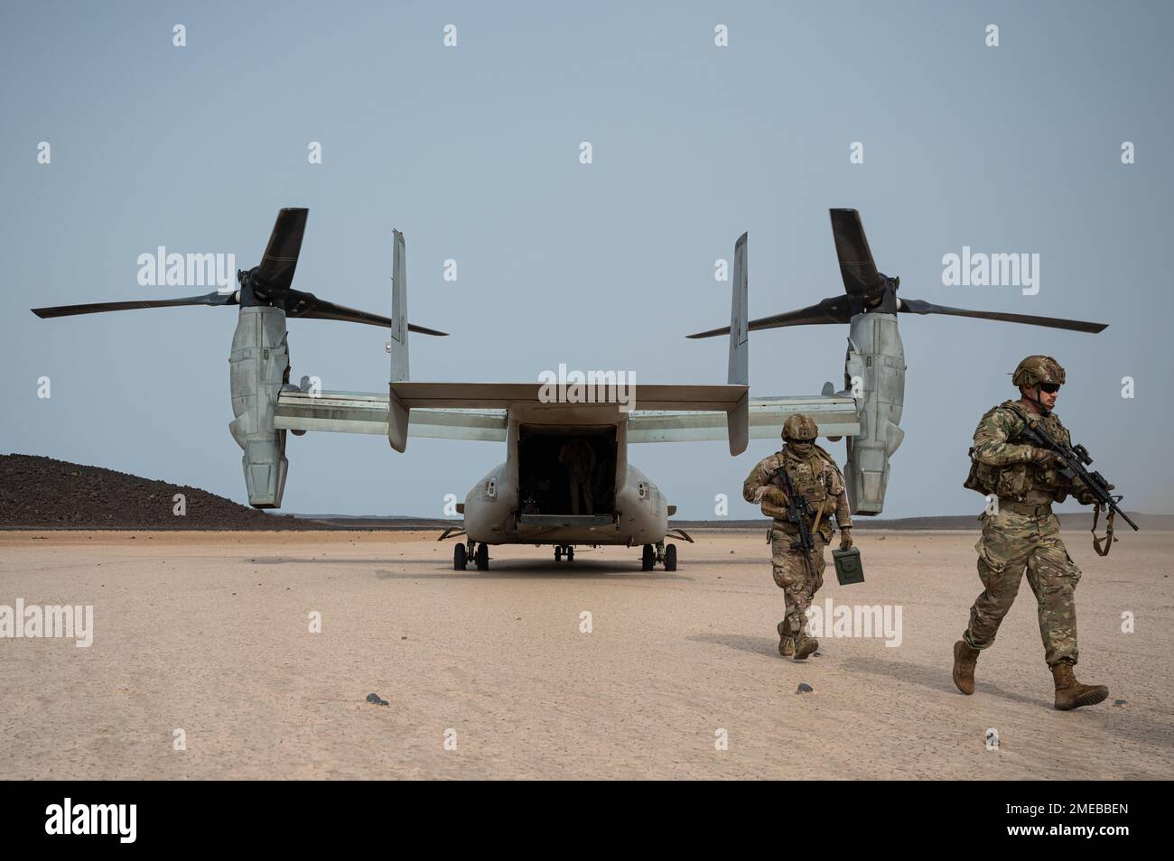 U.S. Army Soldiers assigned to Task Force Red Dragon, Combined Joint ...