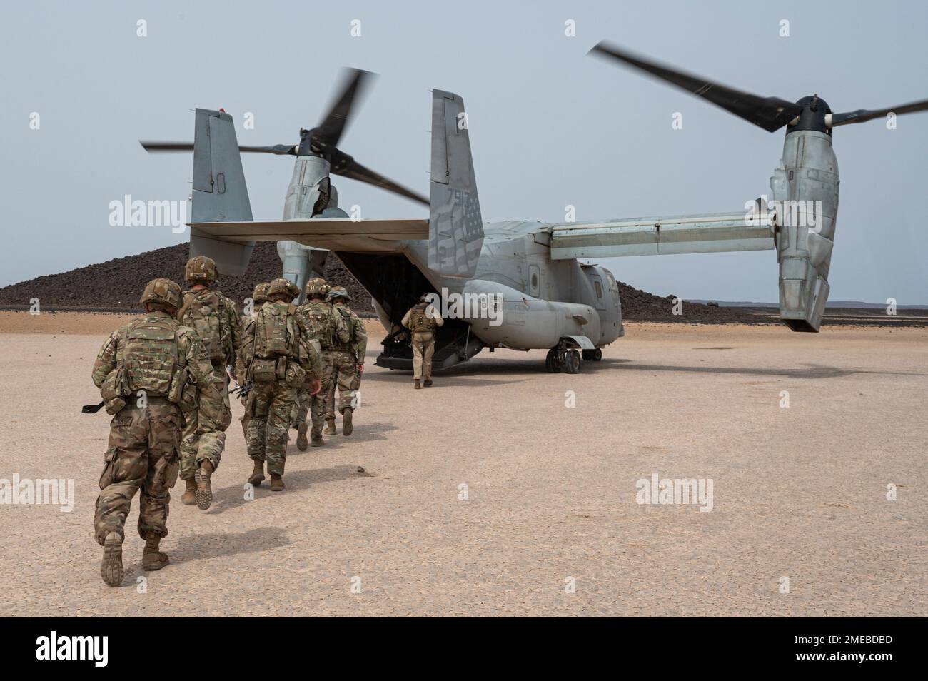 U.S. Army Soldiers assigned to Task Force Red Dragon, Combined Joint ...