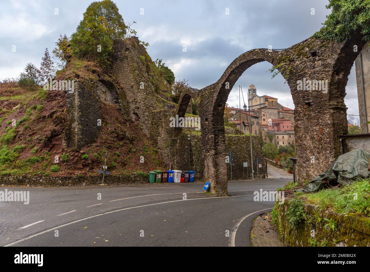 Medieval stone buildings in hi-res stock photography and images - Alamy