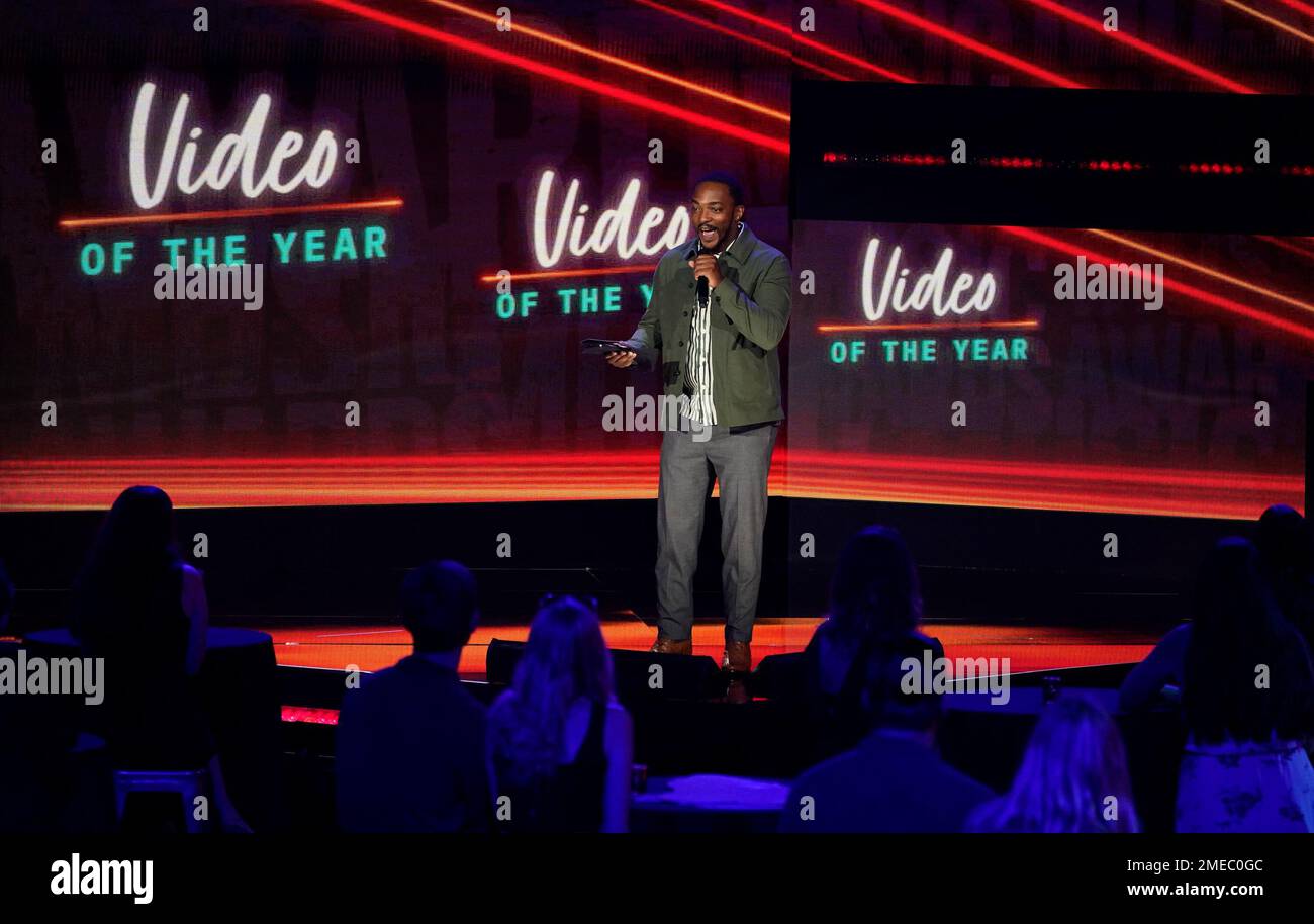 Anthony Mackie presents the award for video of the year at the CMT ...