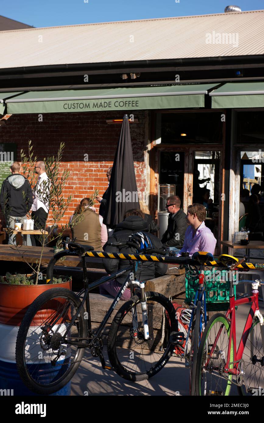 Cafe with outdoor dining and cyclists enjoying coffee Stock Photo - Alamy