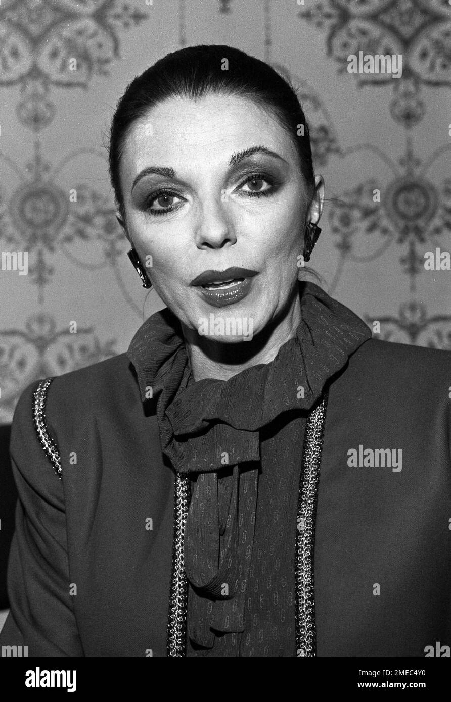 Joan Collins at the Young Musicians Foundation Fashion Fundraiser at ...