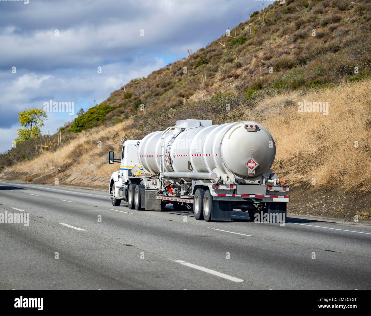Industrial grade day cab white big rig semi truck tractor transporting ...