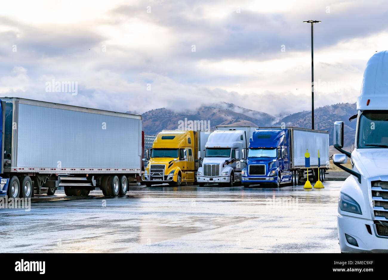 General service cargo truck hi-res stock photography and images - Alamy