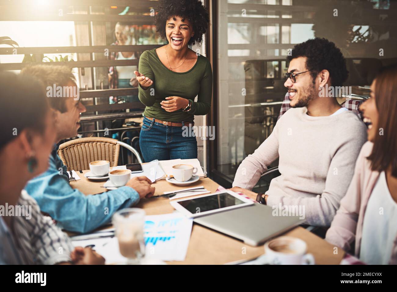 Group discussion table hi-res stock photography and images - Alamy