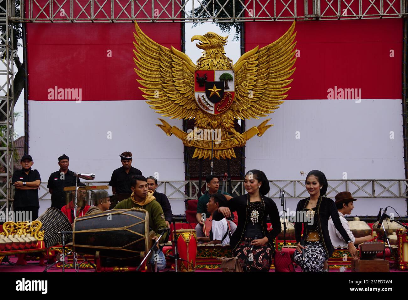 Indonesian bring national symbol, garuda pancasila Stock Photo - Alamy
