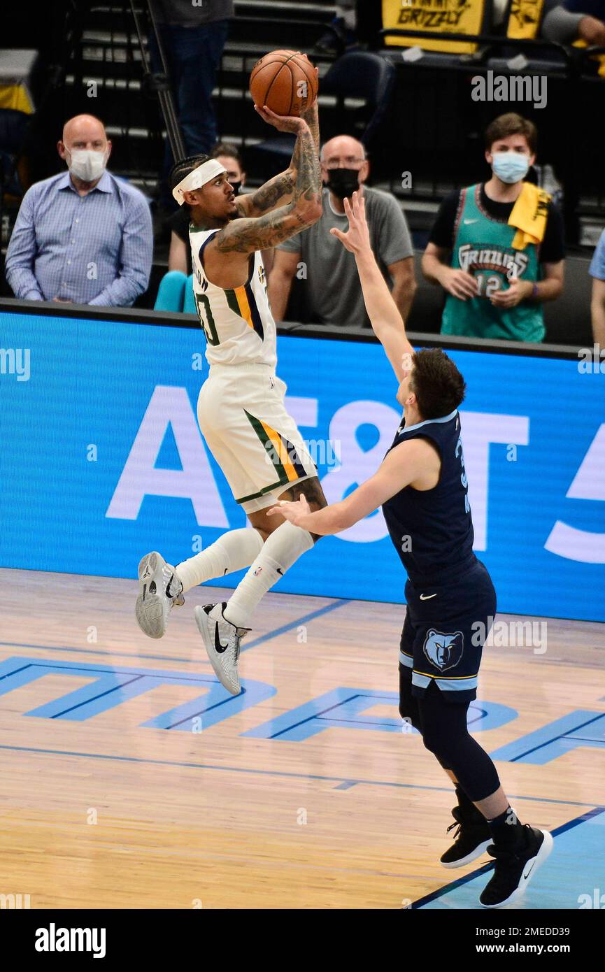 Utah Jazz guard Jordan Clarkson (00) shoots against Memphis Grizzlies ...