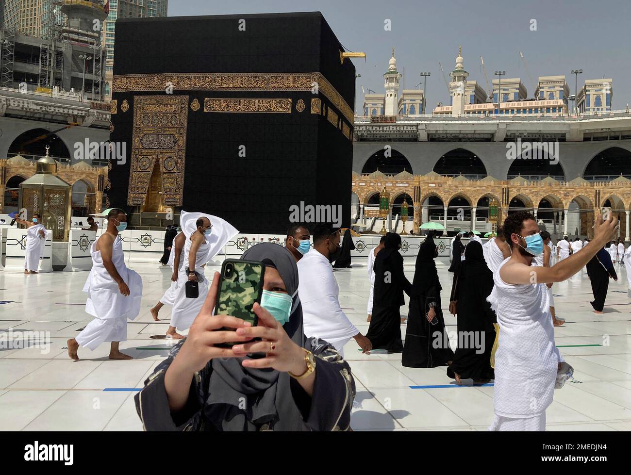 Muslim pilgrims wear face masks to help stop the spread of the ...