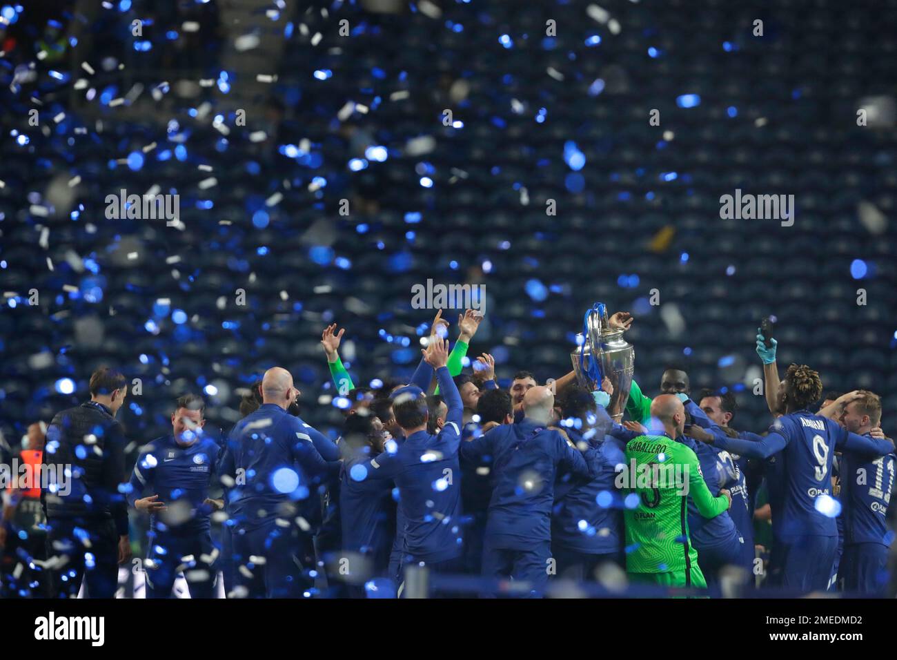 Chelsea players celebrate with the trophy after winning the Champions ...