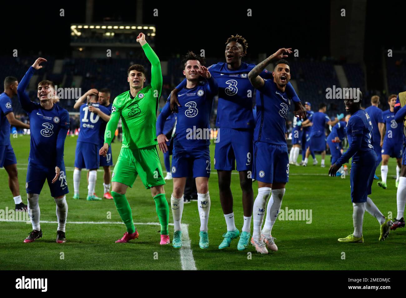Chelsea players celebrate winning the Champions League final soccer ...